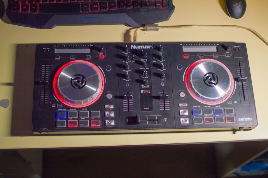 Numark Mixtrack Pro 3
