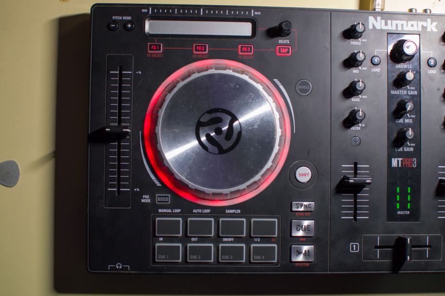 Numark Mixtrack Pro 3