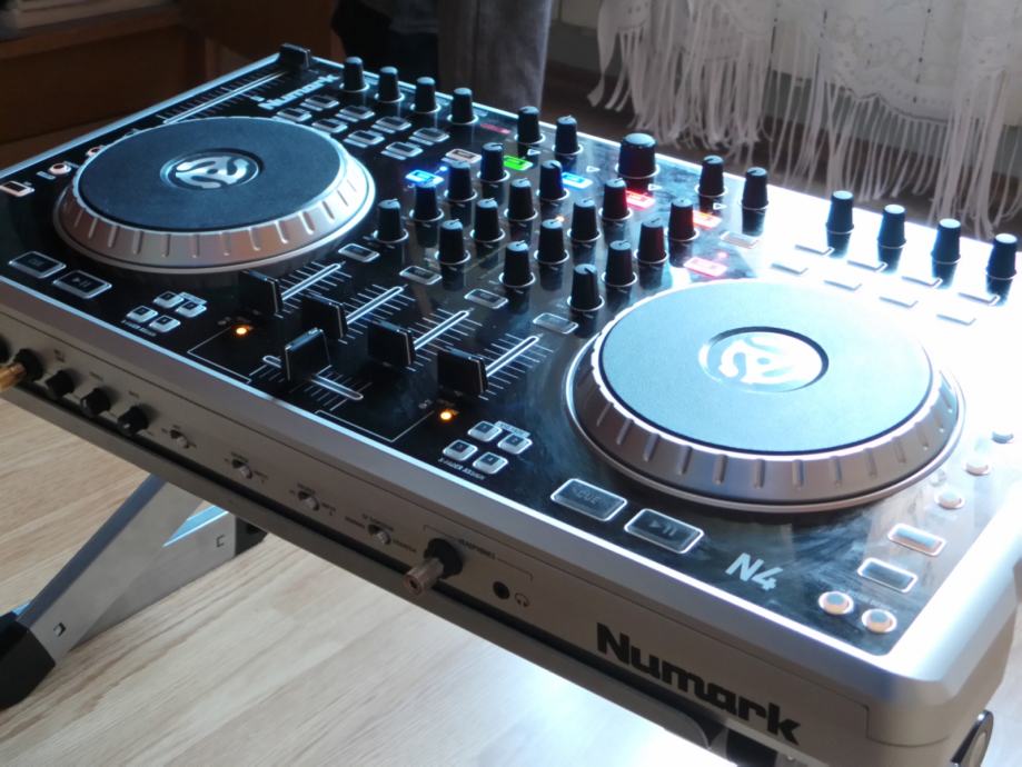 Numark n4 DJ kontroler