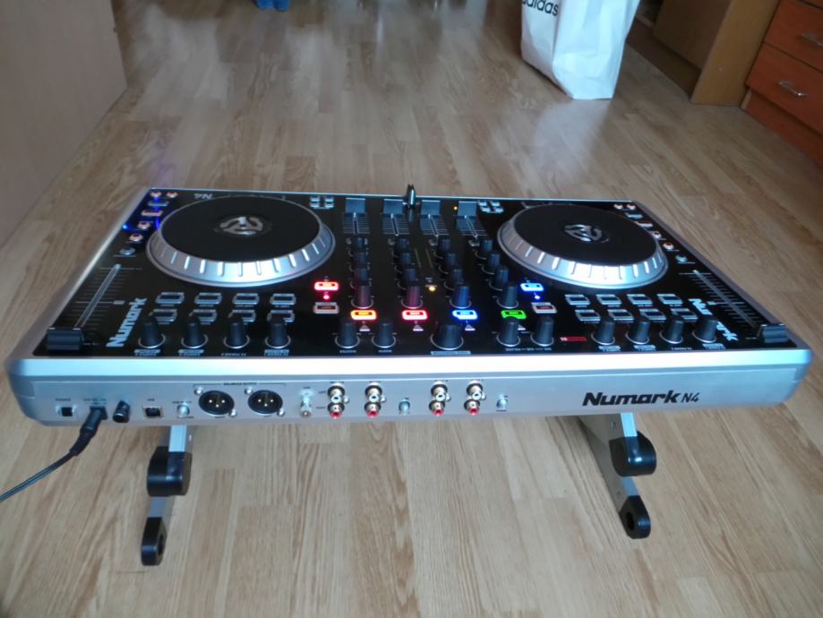 Numark n4 DJ kontroler
