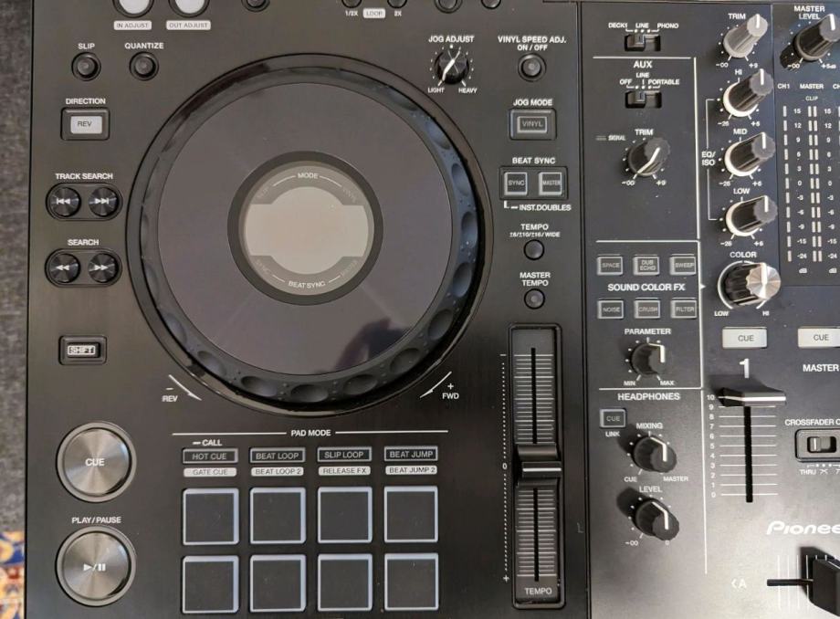 Pioneer XDJ-RX3 controller