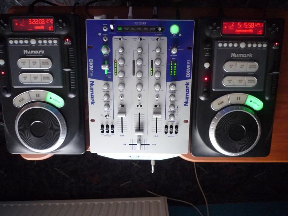 Prodajem DJ mixetu numark dxm 09 i 2 cd playera numark axis 09