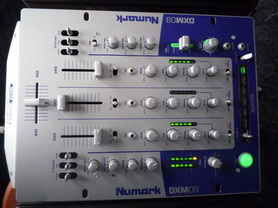 Prodajem DJ mixetu numark dxm 09 i 2 cd playera numark axis 09