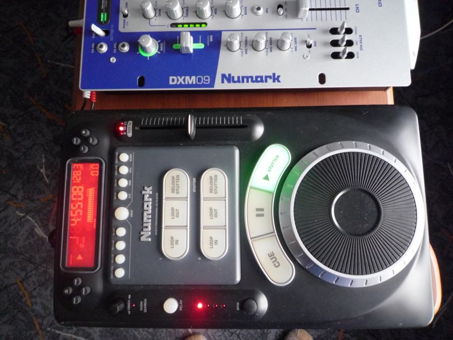 Prodajem DJ mixetu numark dxm 09 i 2 cd playera numark axis 09
