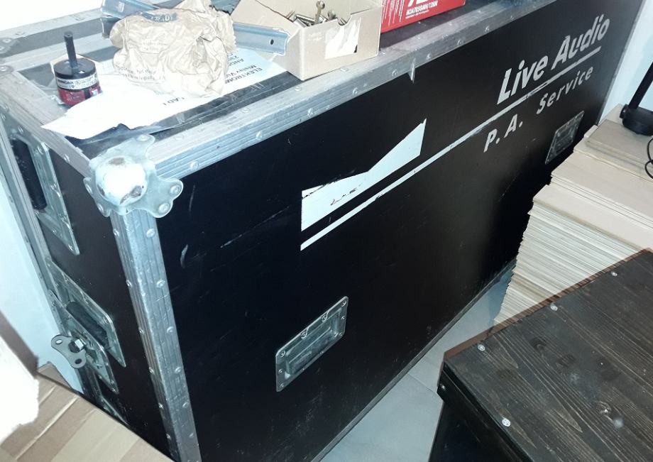 SOUNDCRAFT 8000 analogni mikser 24x8x2, rekapiran, flight case