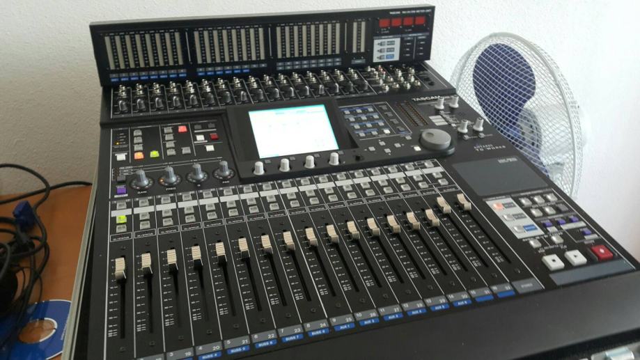Tascam DM24