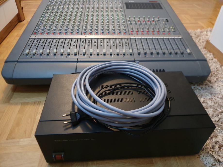 TASCAM M 2600
