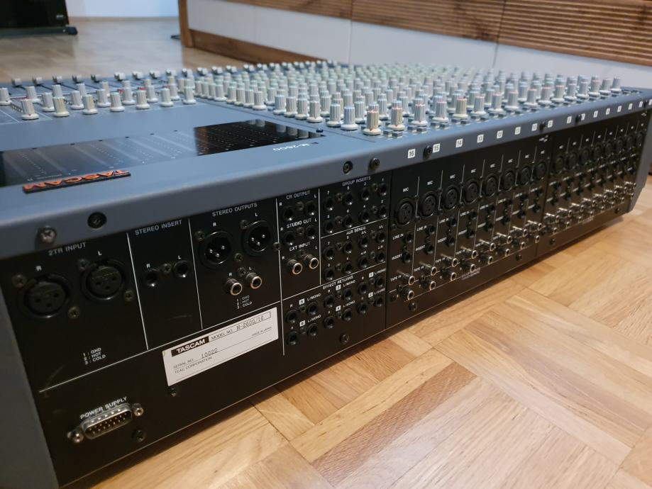 TASCAM M 2600