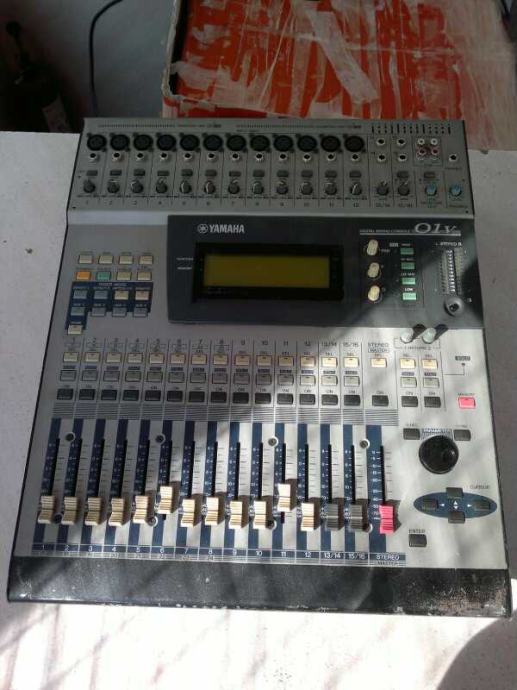 Yamaha 01V