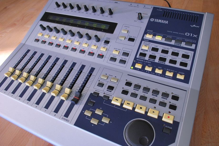 YAMAHA 01x DIGITALNI MIXER TOP-BEST-TOP