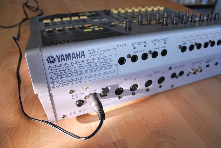 YAMAHA 01x DIGITALNI MIXER TOP-BEST-TOP