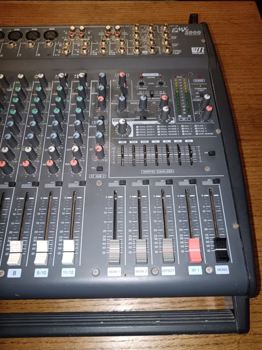 Yamaha EMX2000 Powered Mixer