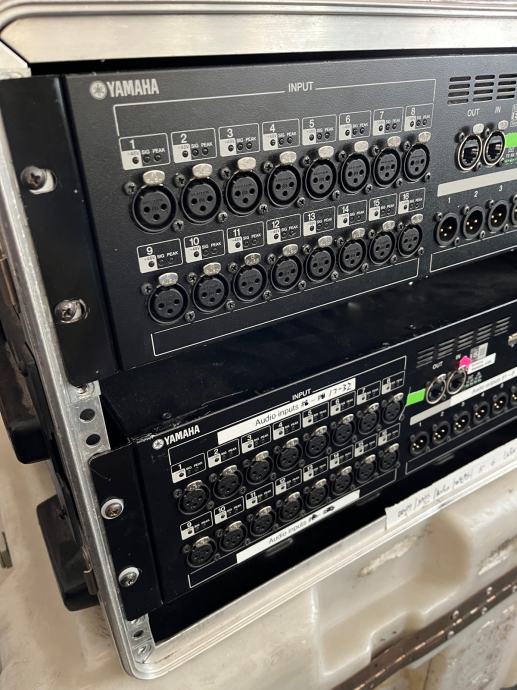 Yamaha LS9 + dva stage box-a