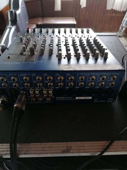 Yamaha Mg 12/4 fx mikseta