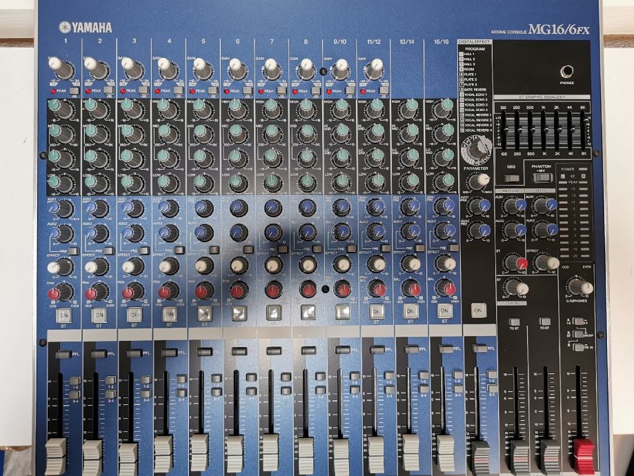 Yamaha MG16/6fx mixing console