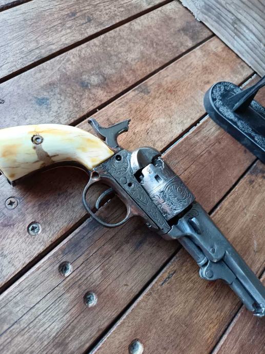 Colt navy perkusioni revolver
