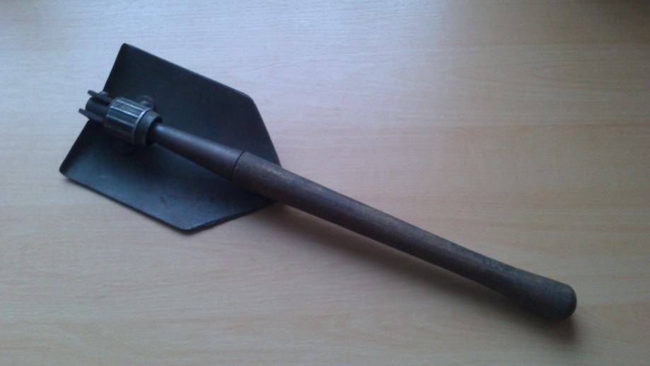 JNA ašov (vojna lopatica)