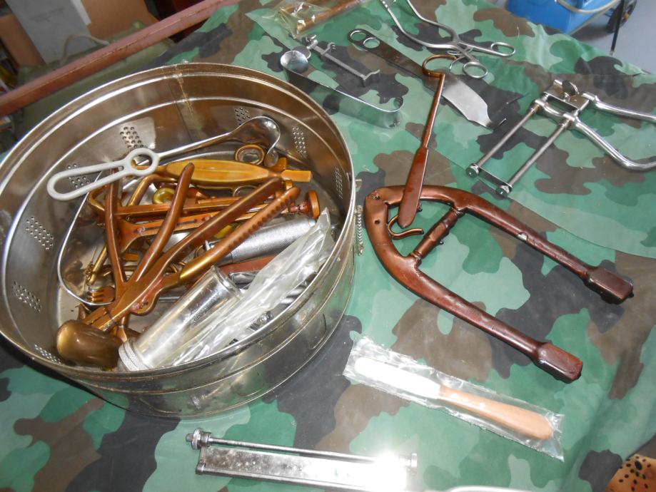 JNA KIRURŠKI INSTRUMENTI