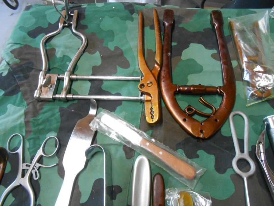 JNA KIRURŠKI INSTRUMENTI