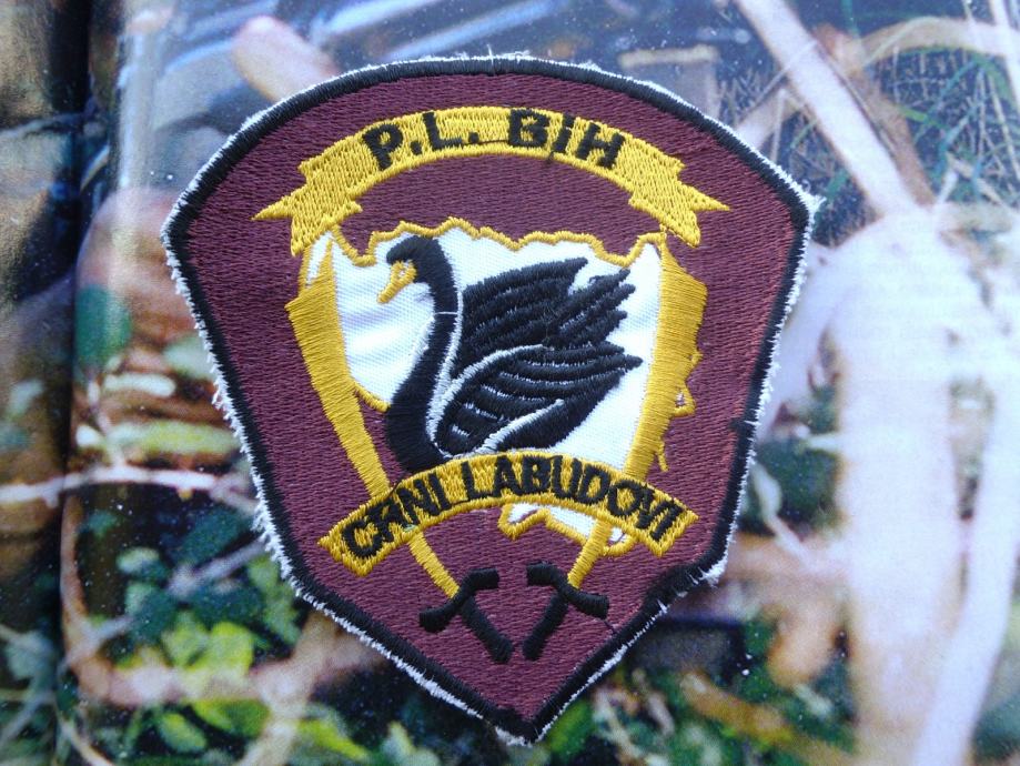 RATNA OZNAKA ARBIH CRNI LABUDOVI