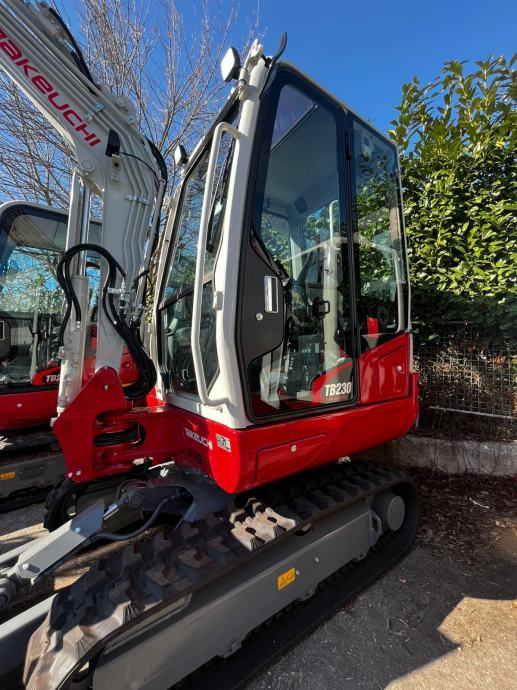 BAGER TAKEUCHI TB230 NOVO! (2,8t)