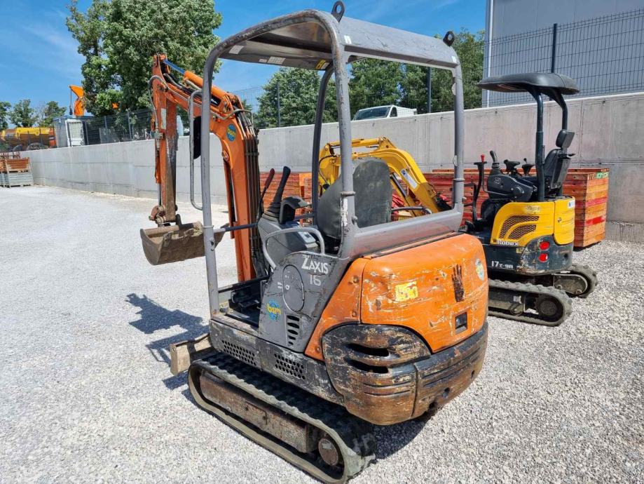 HITACHI ZAXIS ZX 16