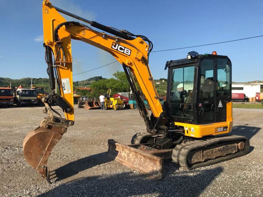 JCB 65 R-1 2015., tri korpe, hidraulična brza, top stanje