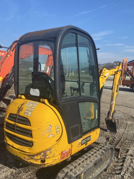 Minibager JCB 8018, širenje gusjenica