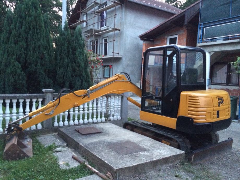 JCB 803 Plus