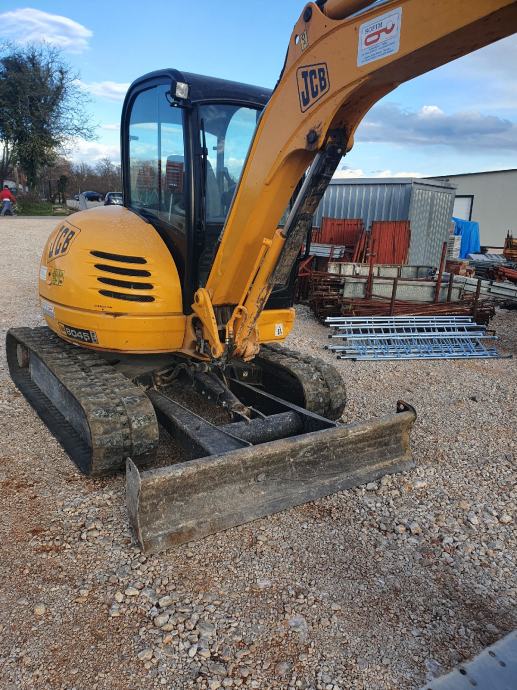 JCB 8045