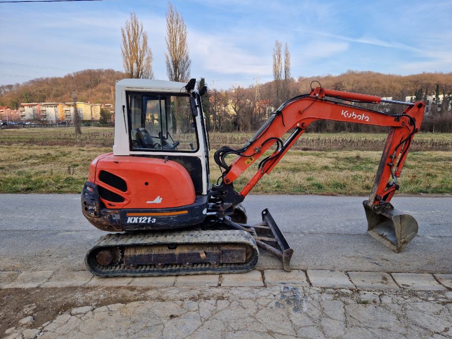 KUBOTA KX 121-3