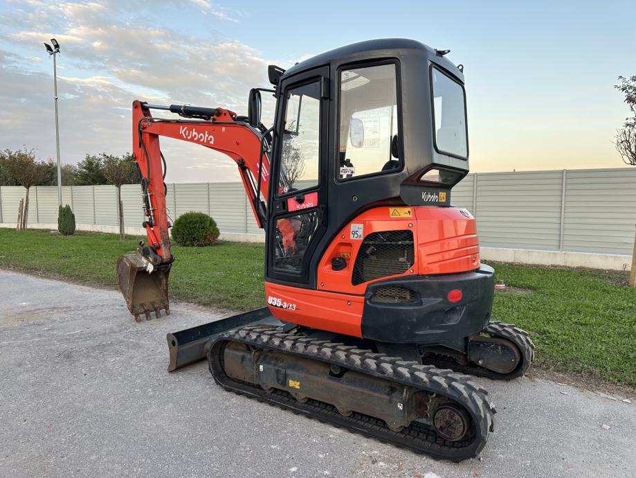 KUBOTA U35-3α3 // 2017.G. // 1401 R/H // 2 KORPE // 3590 KG