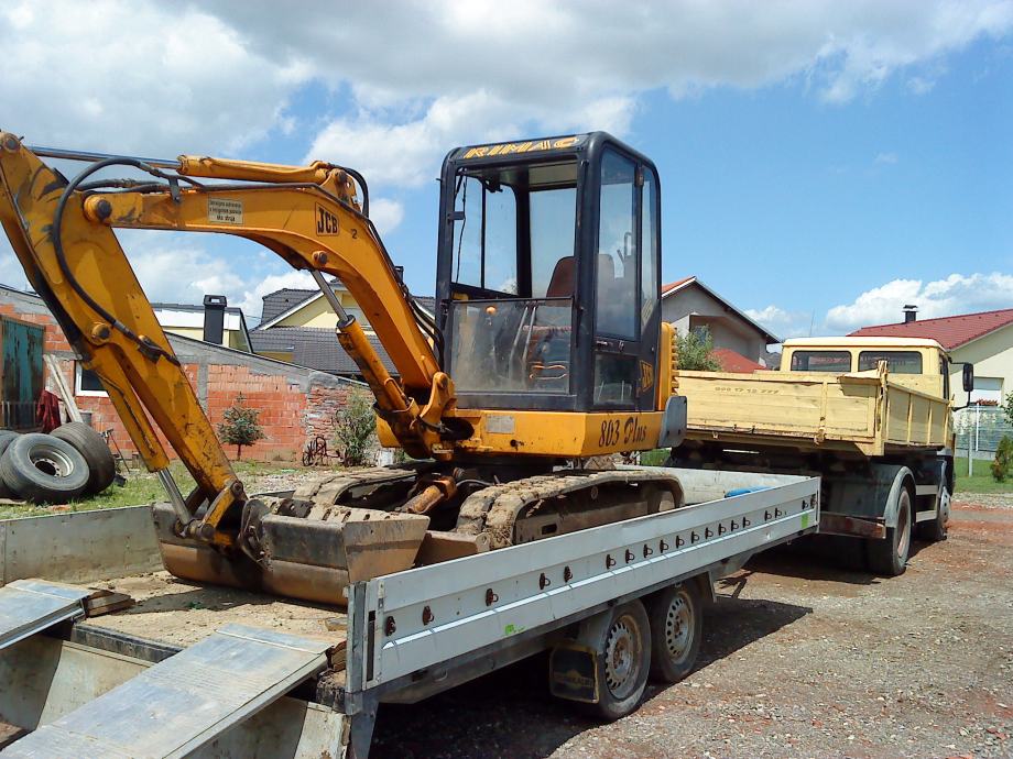 mini bager 3,5t JCB 803 plus i prikolica