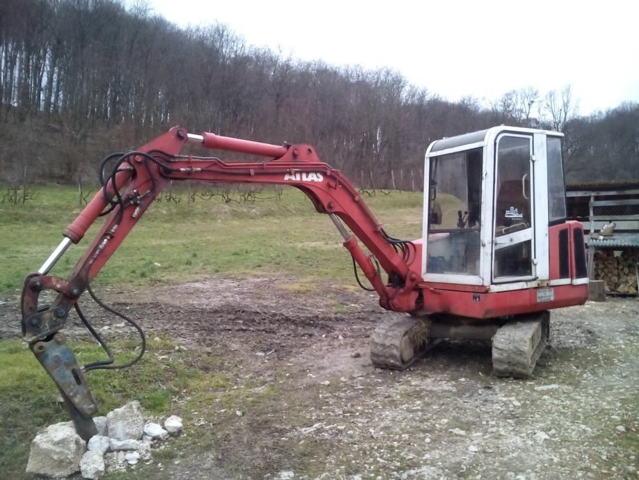 Mini bager Atlas 804 sa tri korpe i Krupp pik hamerom