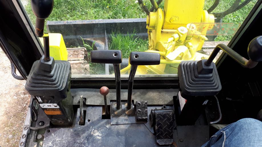 Mini Bager Komatsu PC 40-6; Motor neispravan; Popravak potreban