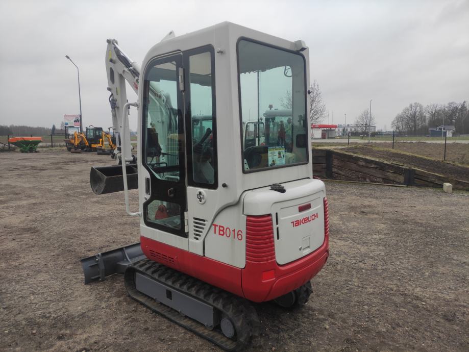 Mini bager Takeuchi TB 016