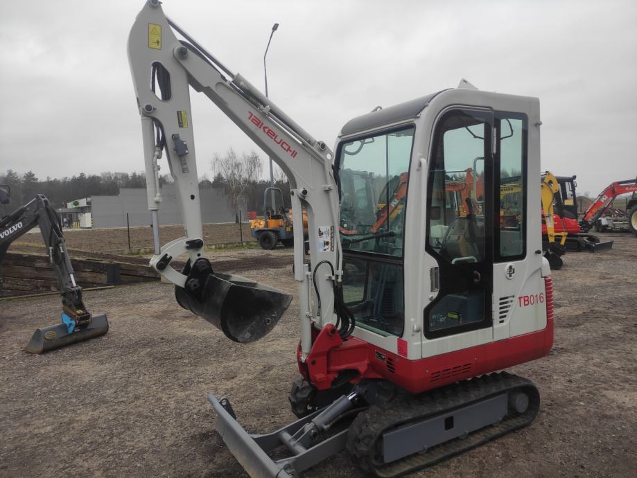 Mini bager Takeuchi TB 016