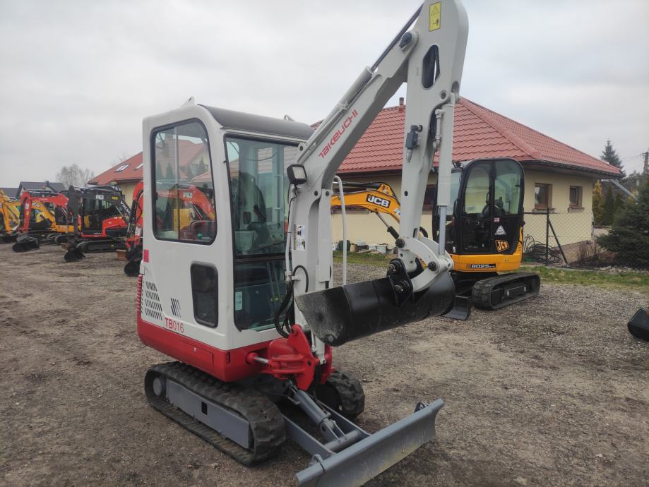 Mini bager Takeuchi TB 016