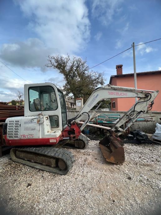 Mini bager Takeuchi TB135