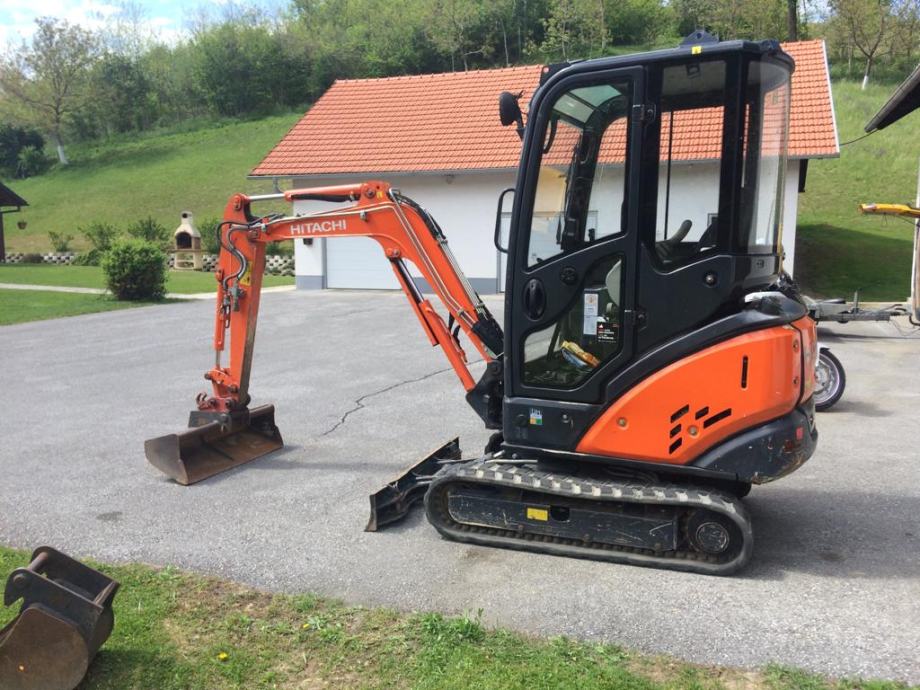 Mini bager Hitachi ZX18, 1930kg, očuvan, uredno servisiran!