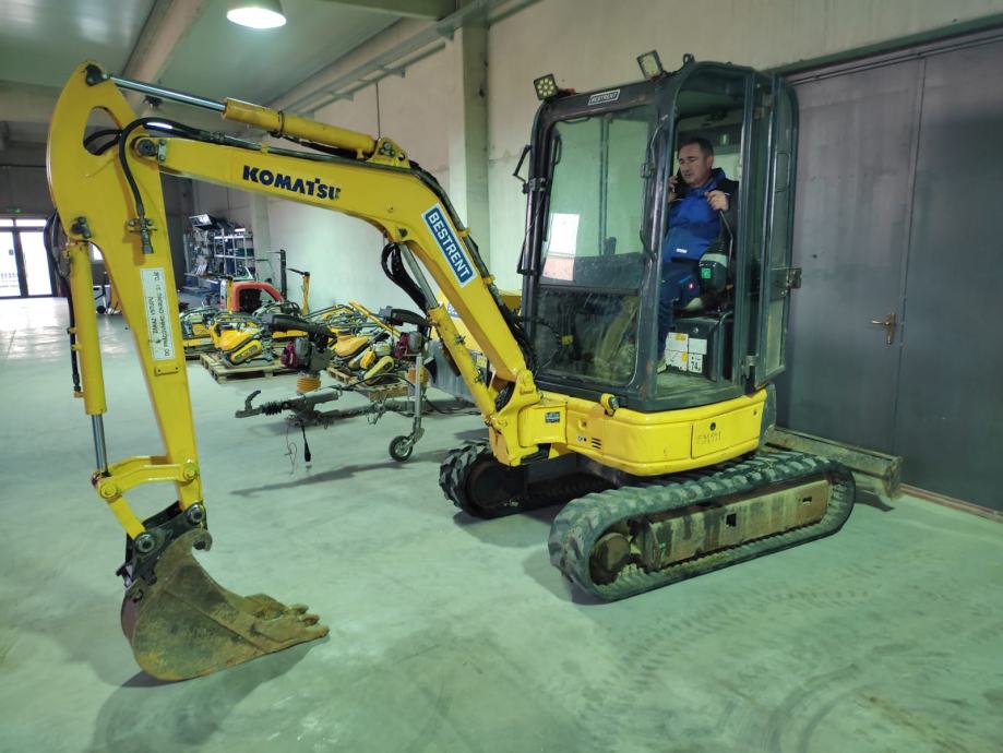 PRODAJA - mini bager Komatsu PC26