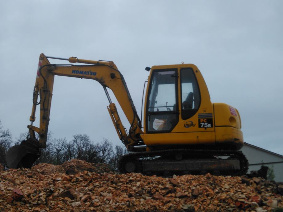 Prodaje se Komatsu PC 75 r