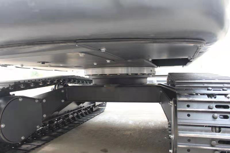 Prodajem novi bager 6t sa pikamerom 350kg, prodajem i novi damper