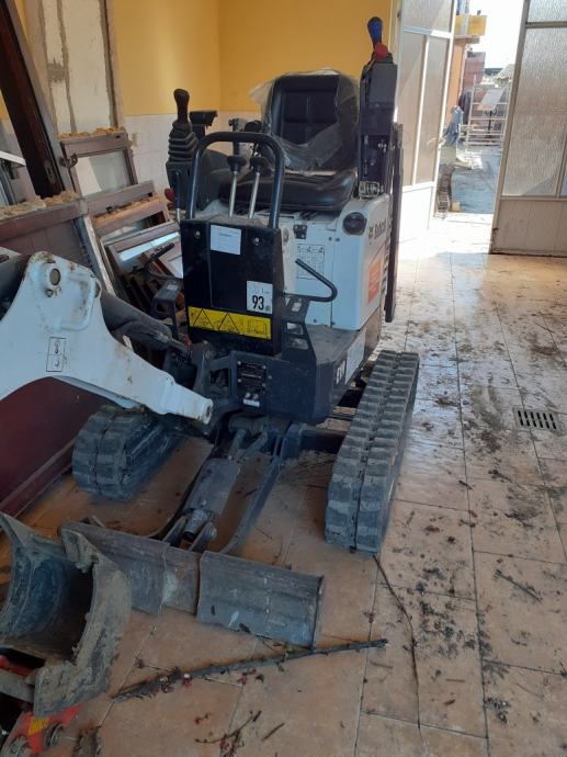 Prodajem Mini bager Bobcat E10