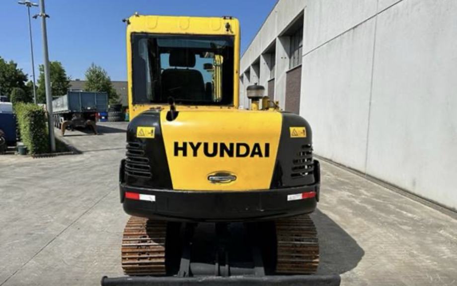 Prodajem mini bager Hyundai 5t