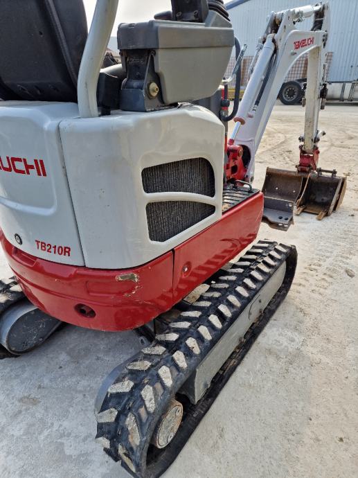 TAKEUCHI TB210r - KAO NOV - ZA NAJAM