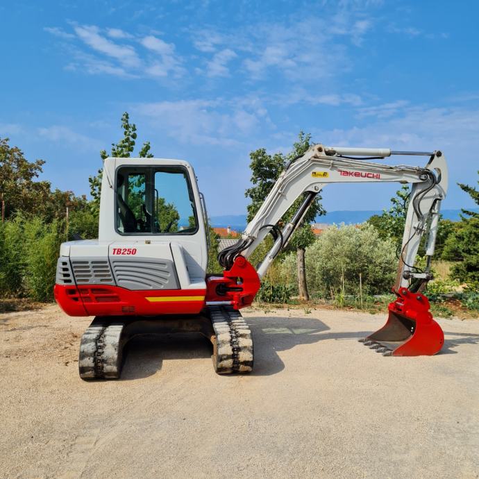 Takeuchi TB250 2010. god