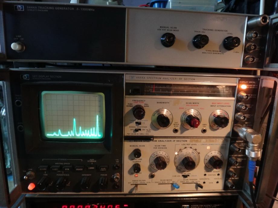 Analizator spektra HP-141t + HP-8444a 10 MHz do 18 GHz za 4800 KN