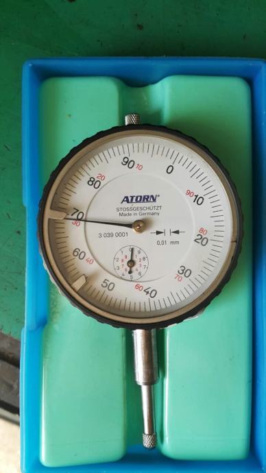 Atorn mjerni sat komparator