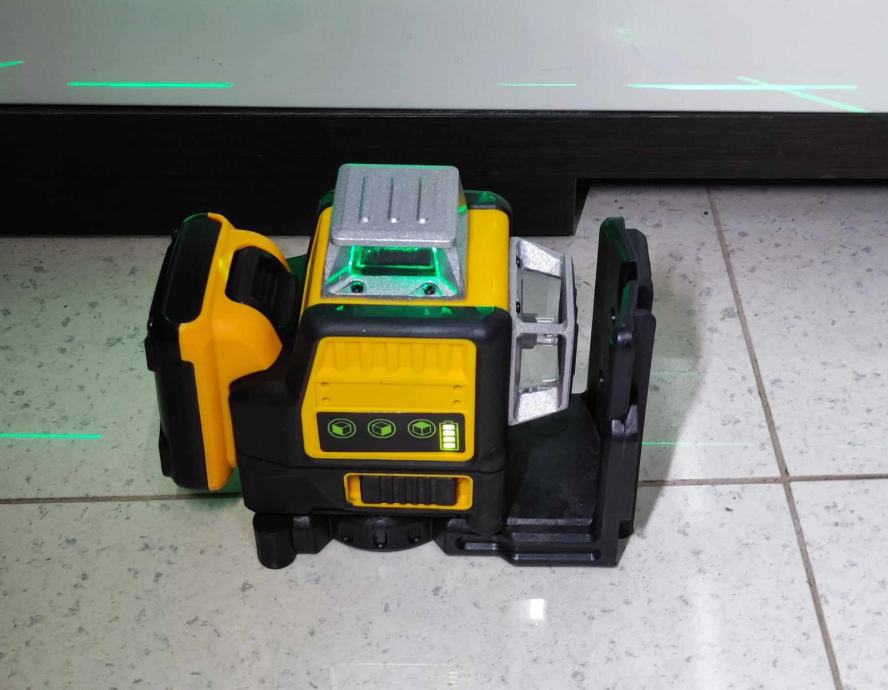 kraftech aku građevinski laser(2baterije)